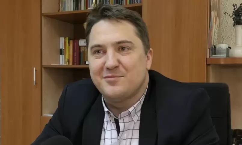 Profesorul de matematică Marius Perianu, noul director al CN „Ion ...
